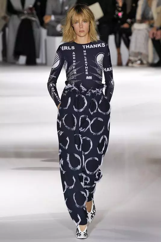 स्टेला मॅककार्टनी पॅरिस फॅशन वीकमध्ये जोई आणते 63575_18
