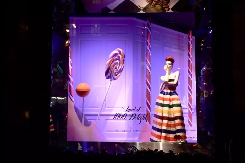 Saks Fifth Avenue presenterar semesterfönster med en ljusshow 64065_14