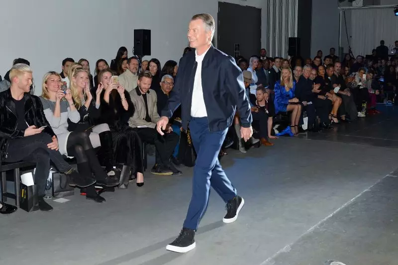 Bill Nye, Carson Kressley a Richard Johnson kráčajú na módnej prehliadke Blue Jacket 64558_2