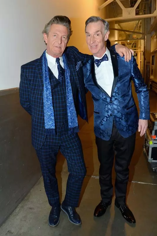 Bill Nye, Carson Kressley y Richard Johnson caminan por el desfile de modas de la chaqueta azul 64558_5