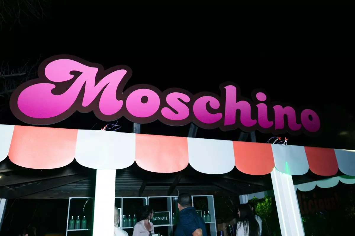 Moschino Menghancurkannya di Coachella 64640_11