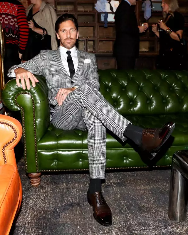 Ferragamo celebra les noves sabates Tramezza fetes per comanda amb Henrik Lundqvist 65087_3