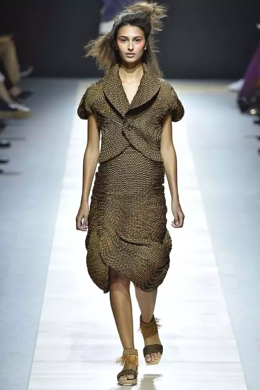 Issey Miyake ጸደይ 2016 65389_32