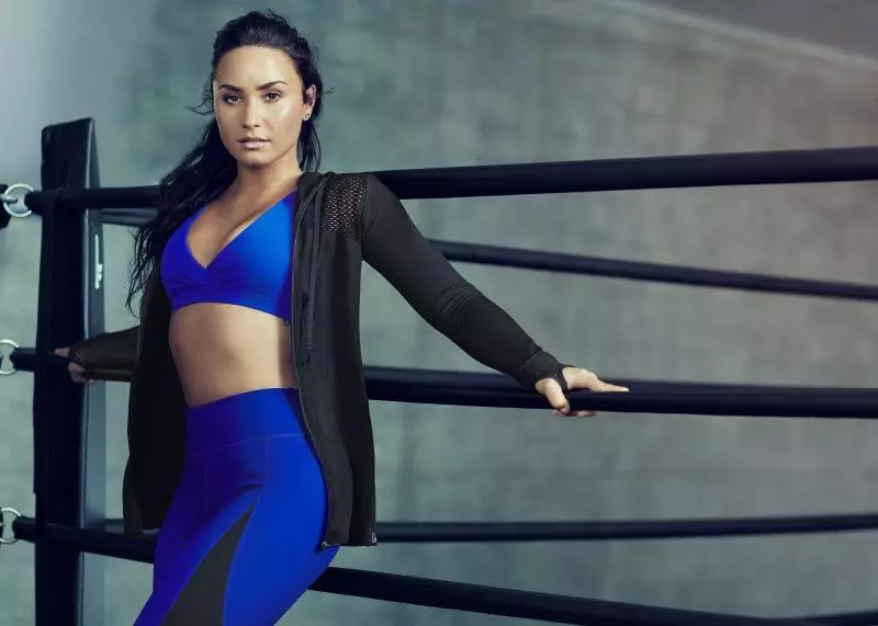 Demi Lovato Stil Evrimi, Project Runway İlk Çıkışı ve Yeni Fabletics Collab hakkında
