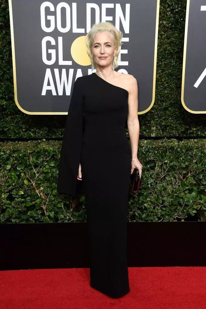 71 Stunning Black Dresses Los Ntawm Golden Globes Red Carpet 6671_27