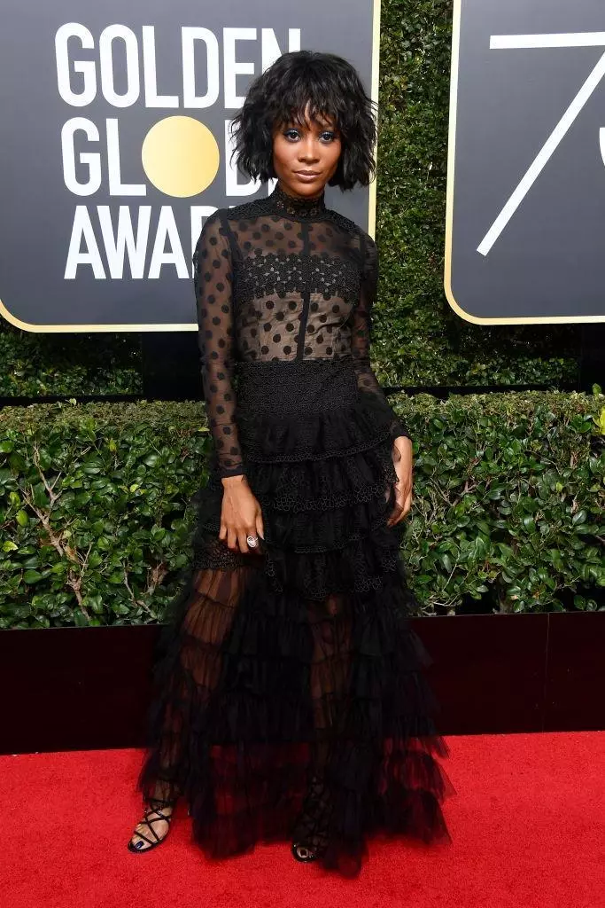 71 Stunning Black Dresses Los Ntawm Golden Globes Red Carpet 6671_36