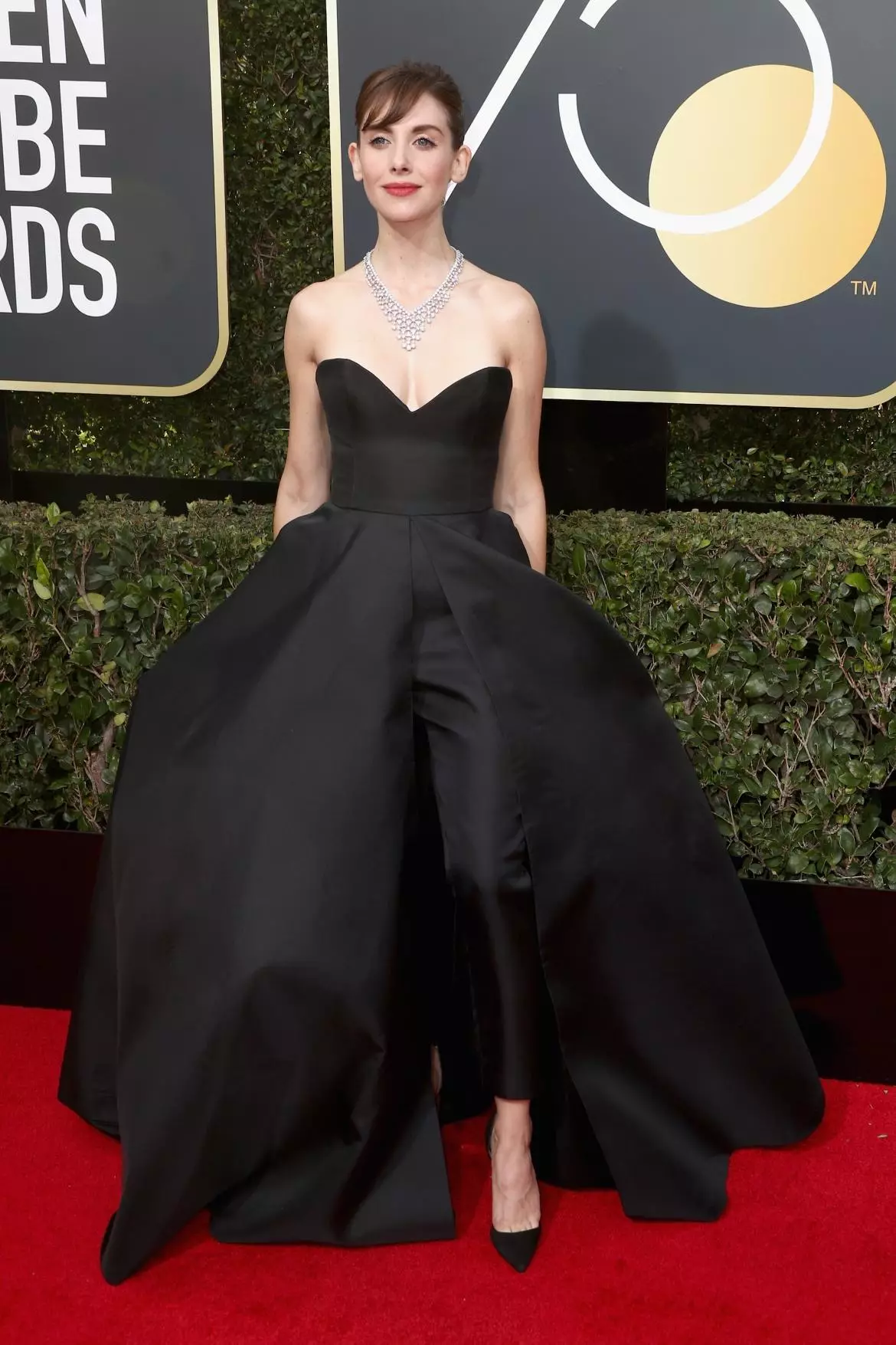 71 Stunning Black Dresses Los Ntawm Golden Globes Red Carpet 6671_48