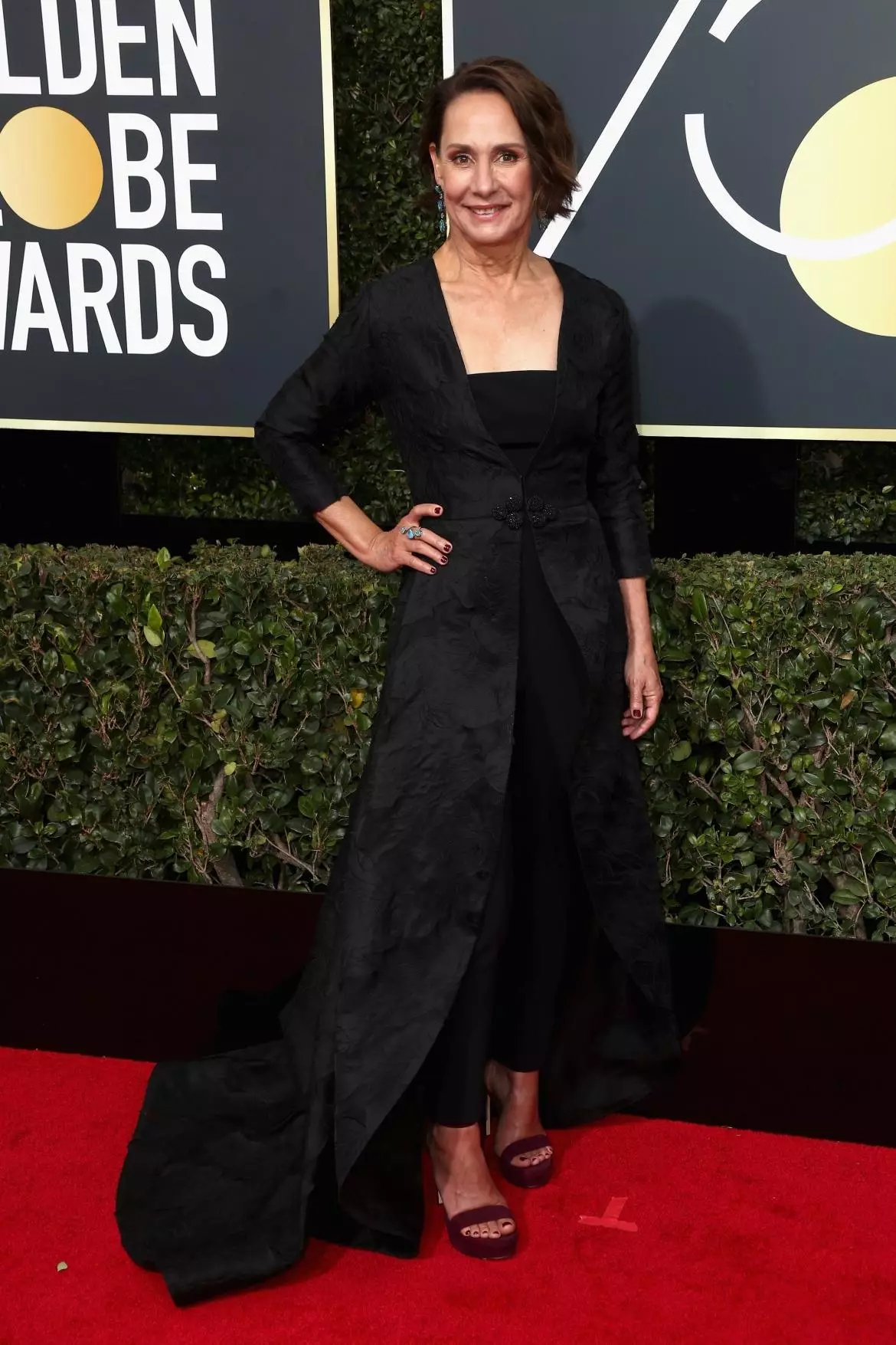 71 Stunning Black Dresses Los Ntawm Golden Globes Red Carpet 6671_49