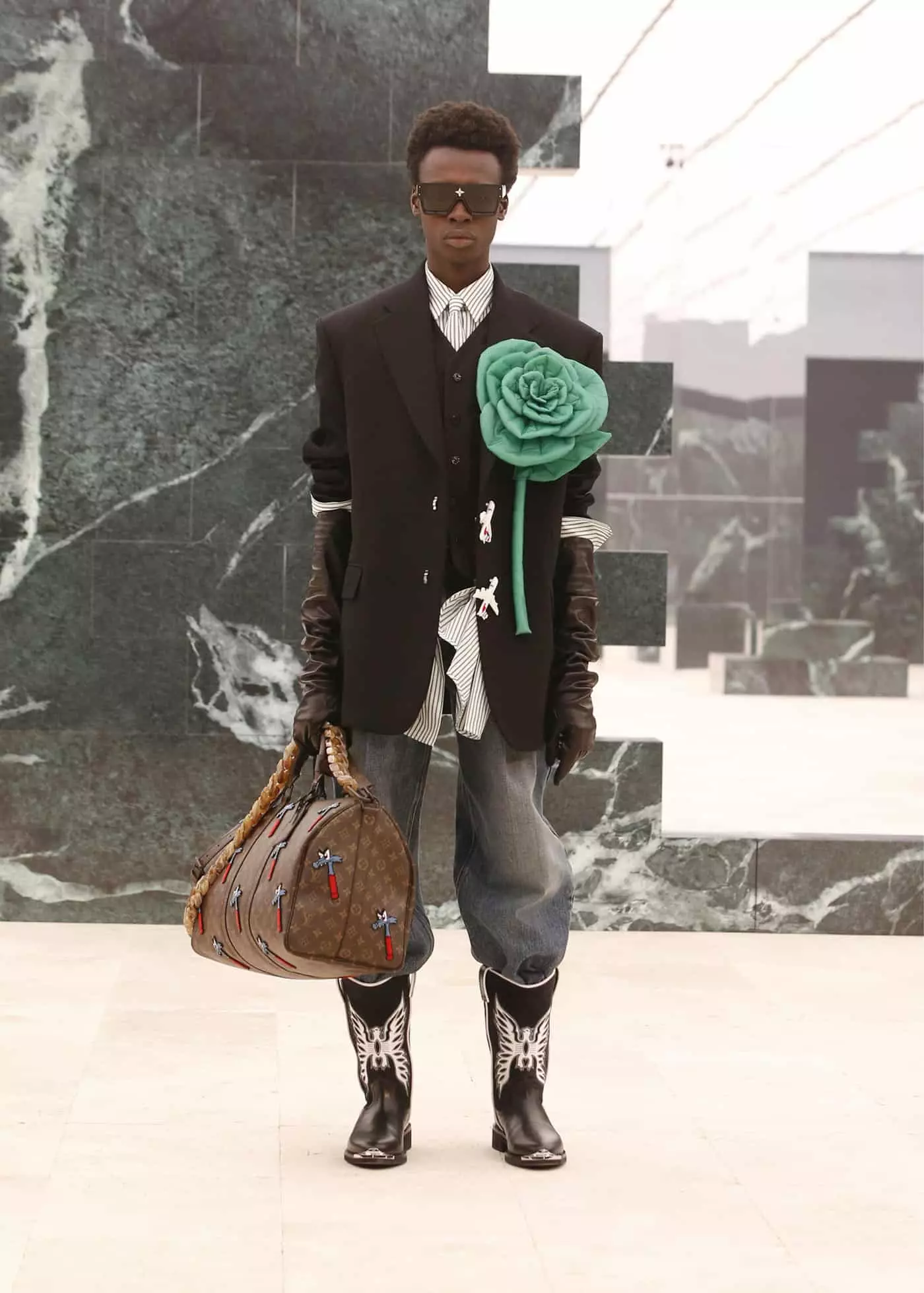 Louis Vuitton کے نئے موسم خزاں میں مردانہ لباس تمام کاروبار ہے۔ 6687_25