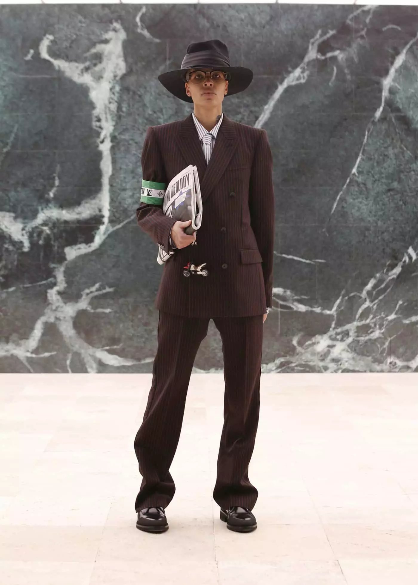 Louis Vuitton کے نئے موسم خزاں میں مردانہ لباس تمام کاروبار ہے۔ 6687_35