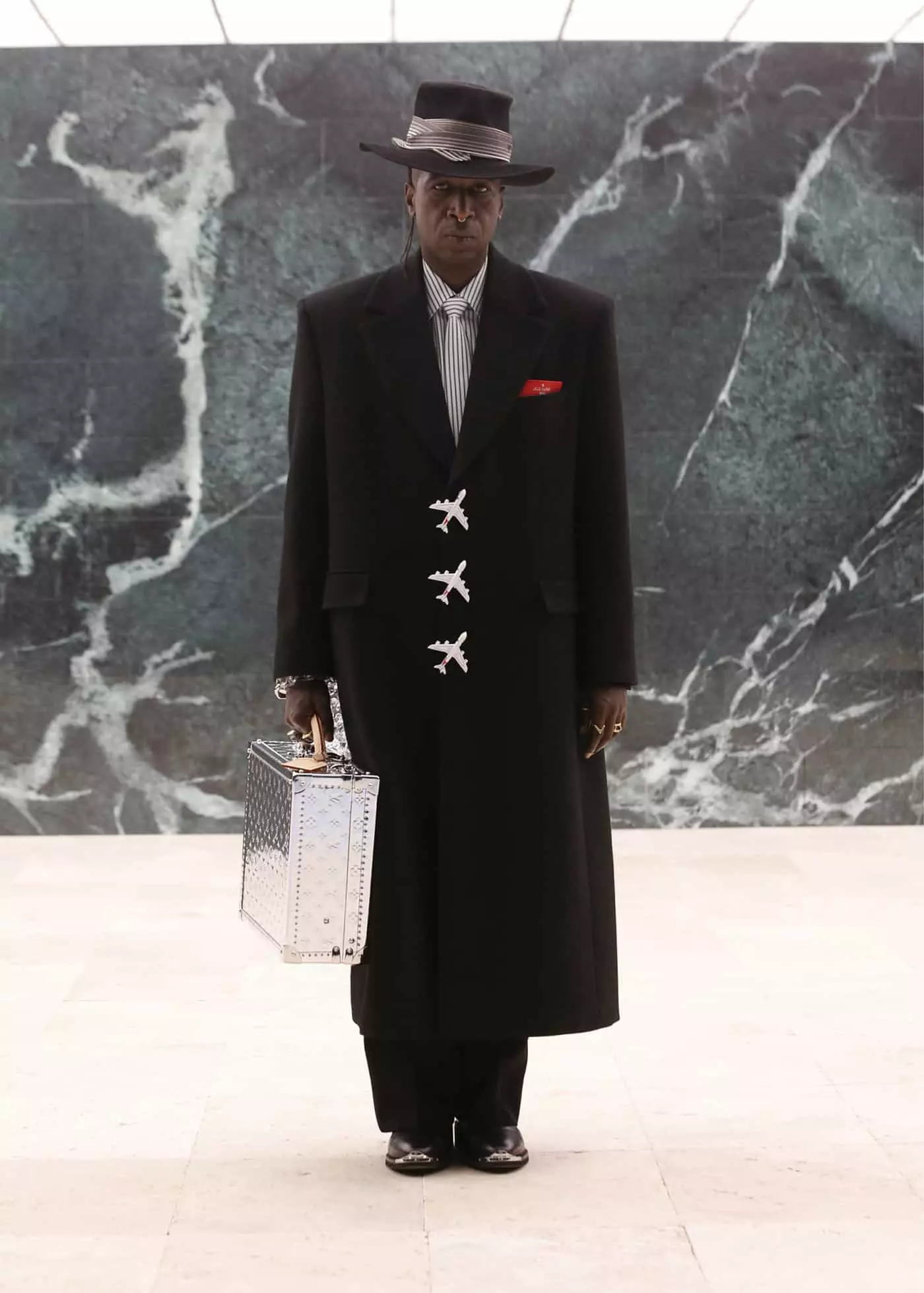 Louis Vuitton'un Yeni Sonbahar Erkek Giyimi Tamamen İş Halinde 6687_49