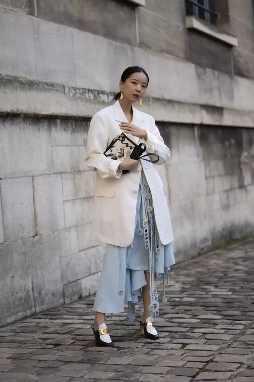 De beste streetstyle-lookene fra dag 1 og 2 av Paris Fashion Week 67517_104