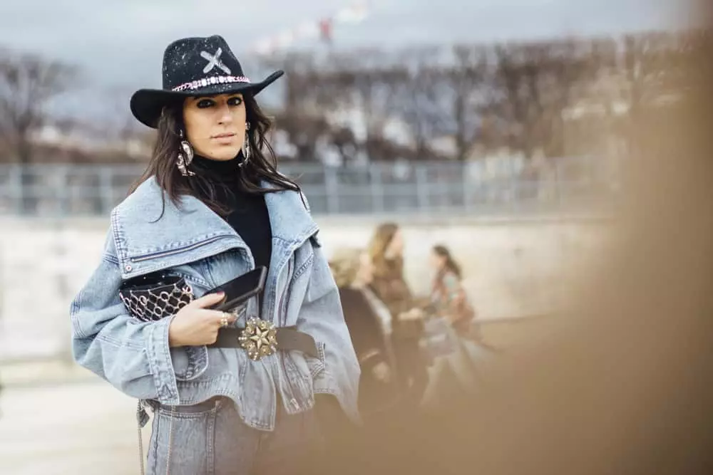 De beste streetstyle-lookene fra dag 1 og 2 av Paris Fashion Week 67517_12