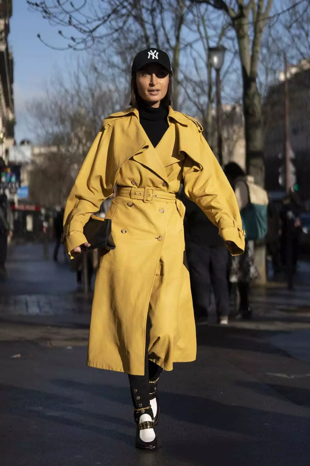 De beste streetstyle-lookene fra dag 1 og 2 av Paris Fashion Week 67517_123