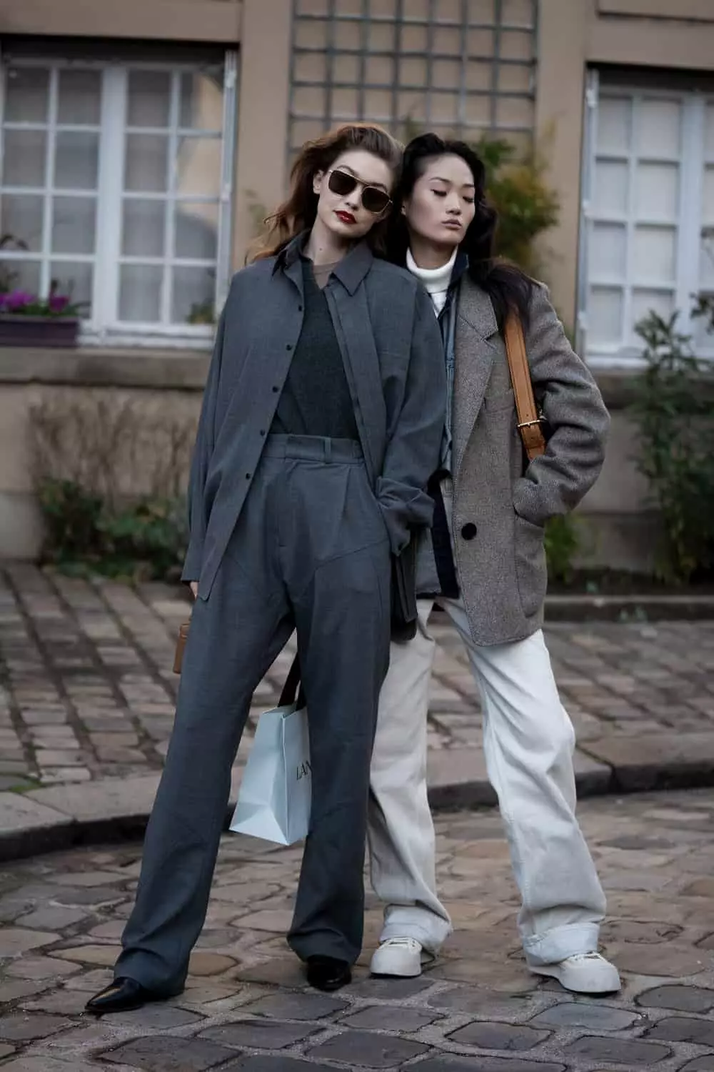 De beste streetstyle-lookene fra dag 1 og 2 av Paris Fashion Week 67517_132