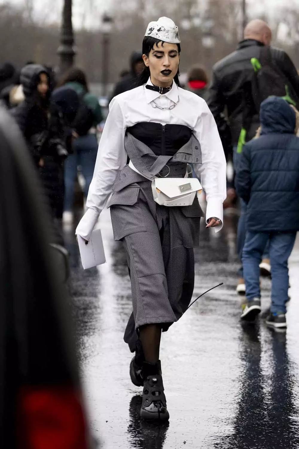 De beste streetstyle-lookene fra dag 1 og 2 av Paris Fashion Week 67517_134