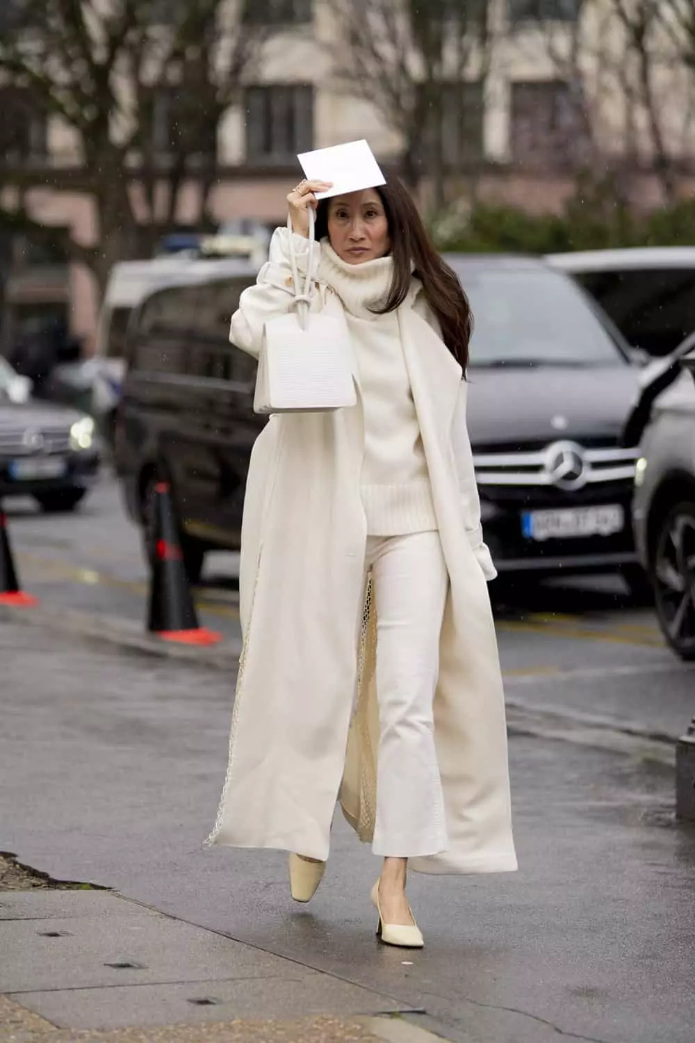 De beste streetstyle-lookene fra dag 1 og 2 av Paris Fashion Week 67517_144