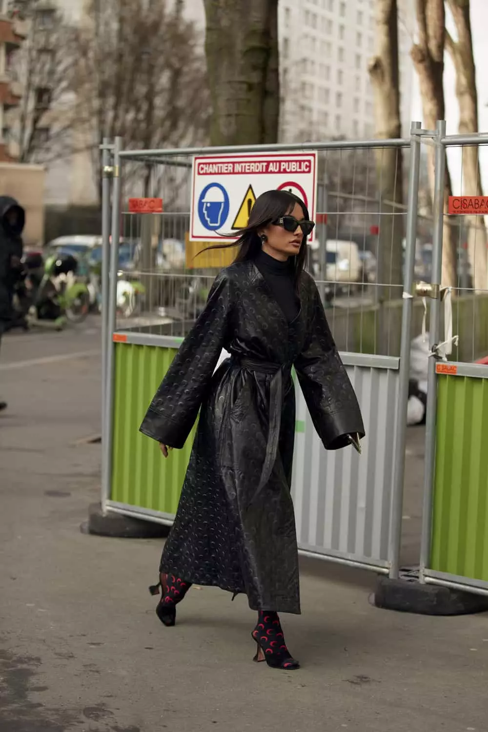 De beste streetstyle-lookene fra dag 1 og 2 av Paris Fashion Week 67517_58