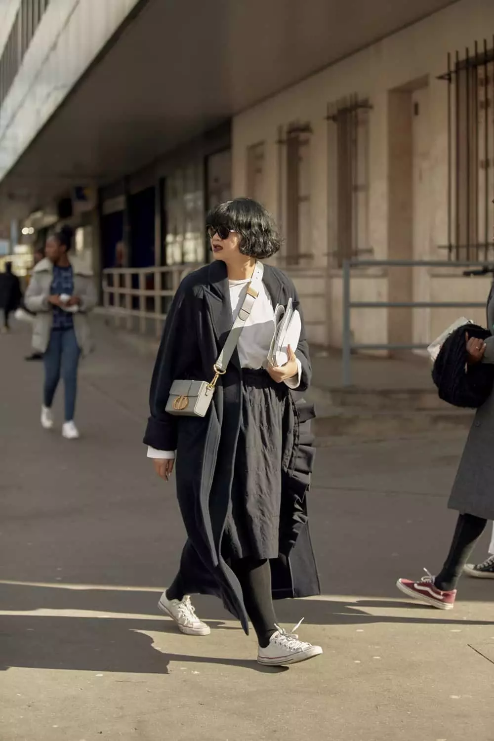 De beste streetstyle-lookene fra dag 1 og 2 av Paris Fashion Week 67517_62