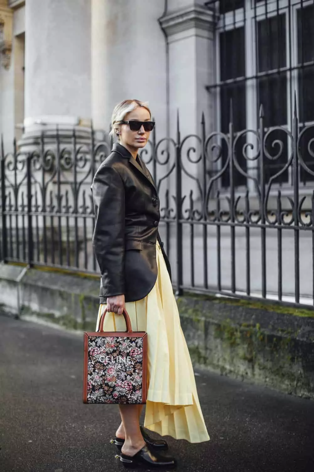De beste streetstyle-lookene fra dag 1 og 2 av Paris Fashion Week 67517_77