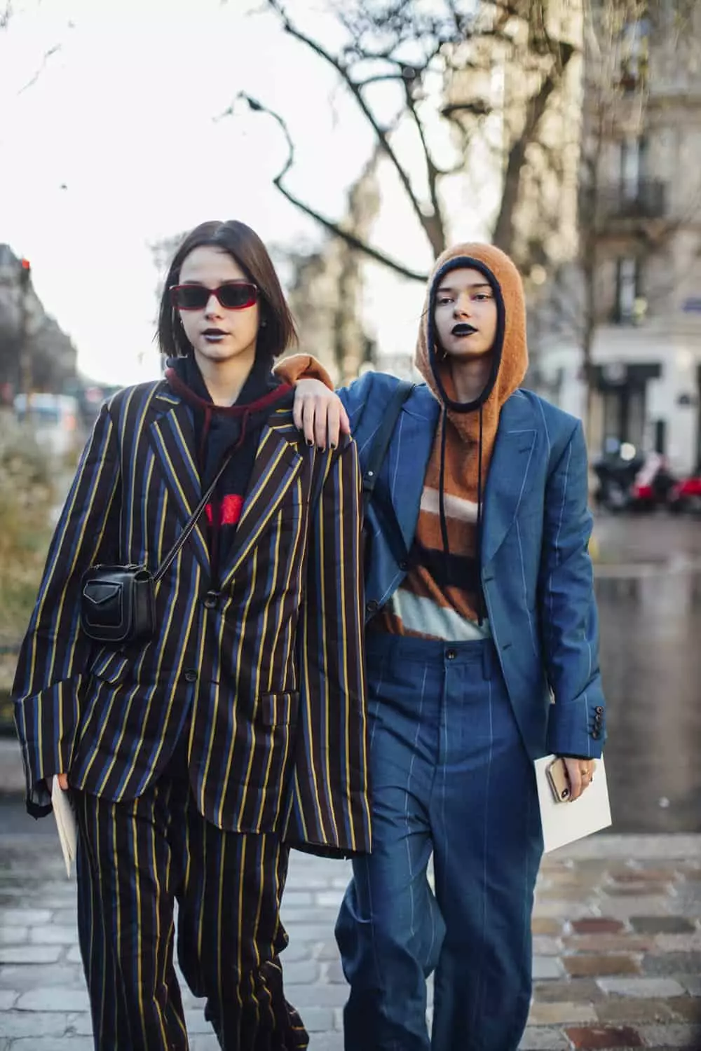 De beste streetstyle-lookene fra dag 1 og 2 av Paris Fashion Week 67517_78