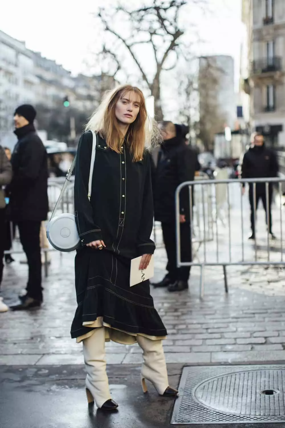 De beste streetstyle-lookene fra dag 1 og 2 av Paris Fashion Week 67517_83
