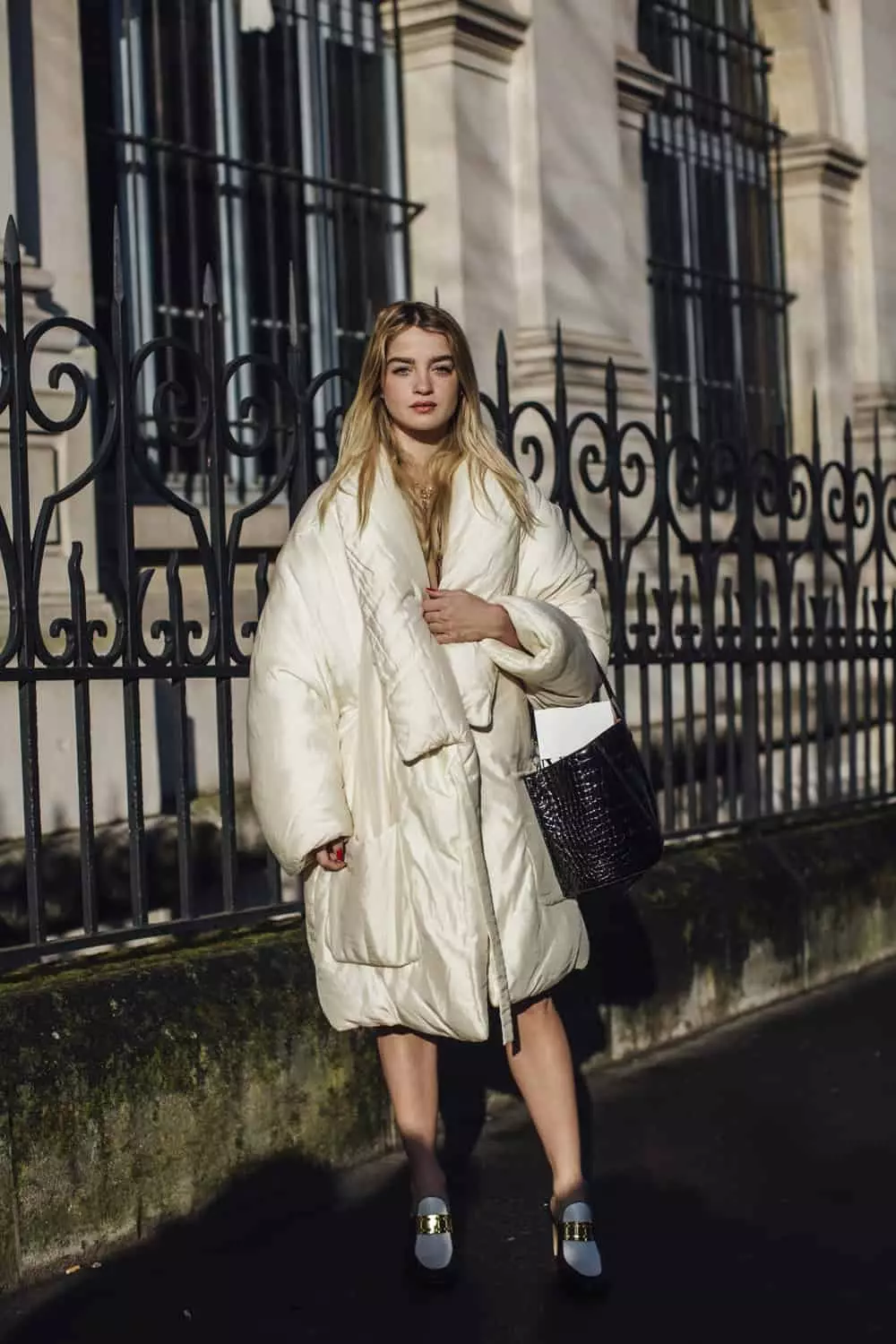 De beste streetstyle-lookene fra dag 1 og 2 av Paris Fashion Week 67517_93