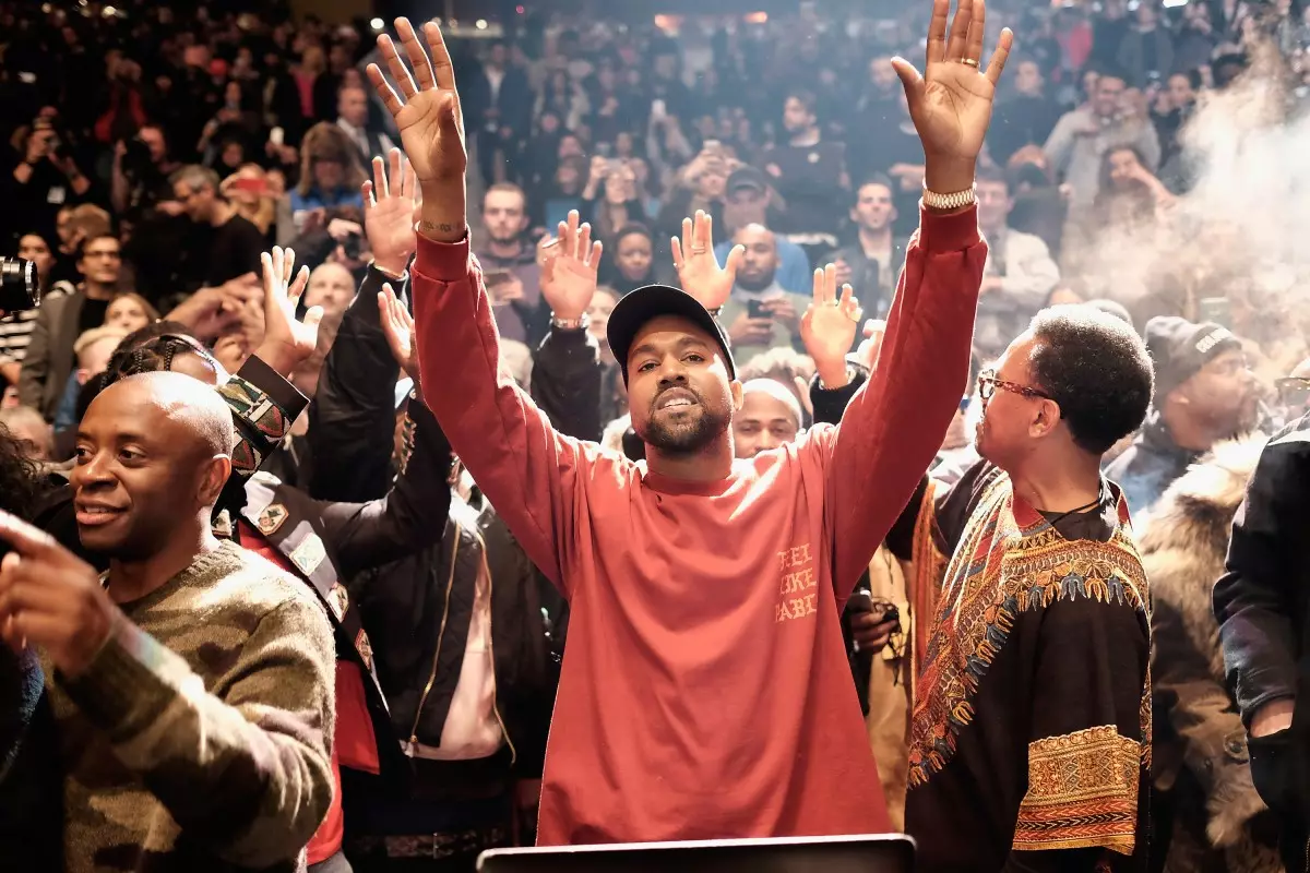 The Daily Roundup: Kanye vil have Balenciaga-designer til Yeezy, Cavalli afgør 2 sager
