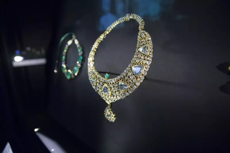I-100 Bejeweled Treasures On Display ku-V&A's Al Thani Exhibit 67729_8