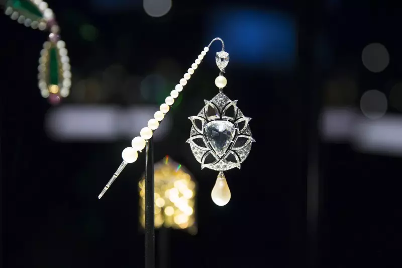 100 tesouros enfeitados com joias em exibição na V&A's Al Thani Exhibit 67729_9