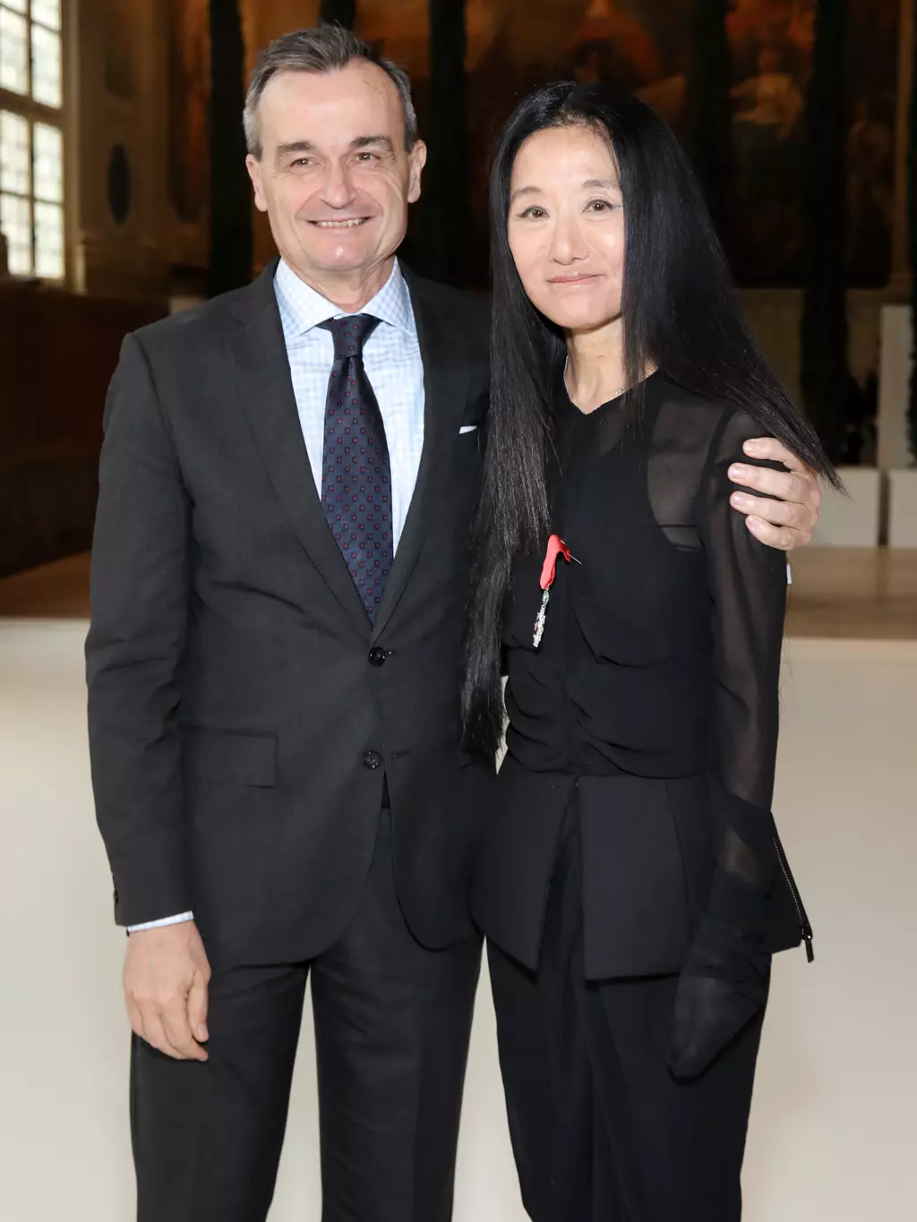 فيرا وانغ تتسلم وسام جوقة الشرف شوفالييه في باريس