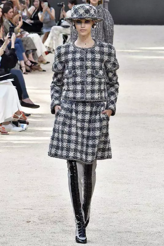Hołd Karla Lagerfelda dla Paryża w Haute Couture 67997_17