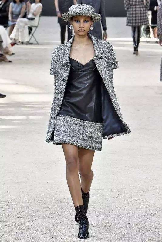 Kulemekeza kwa Karl Lagerfeld ku Paris ku Haute Couture 67997_21