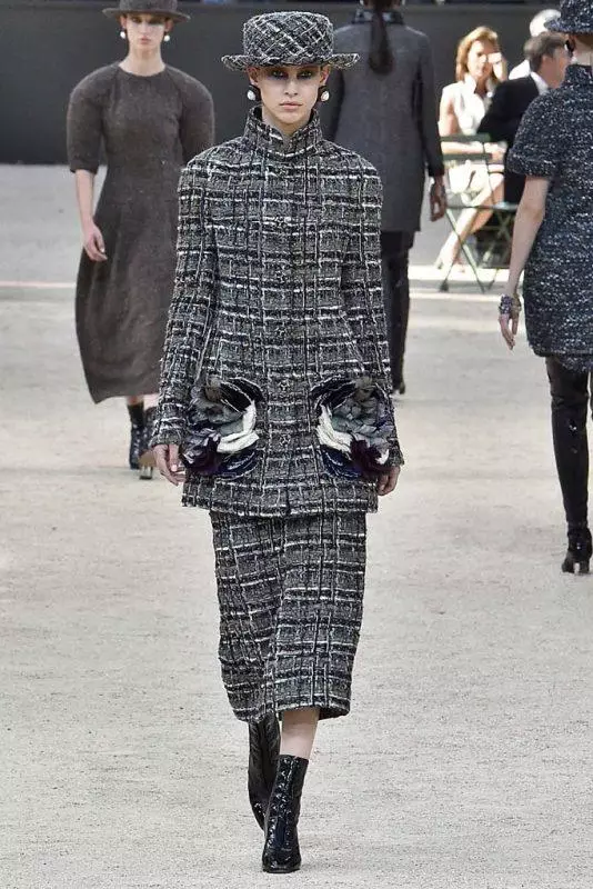 Hołd Karla Lagerfelda dla Paryża w Haute Couture 67997_25