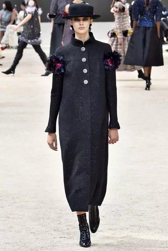 Hołd Karla Lagerfelda dla Paryża w Haute Couture 67997_40