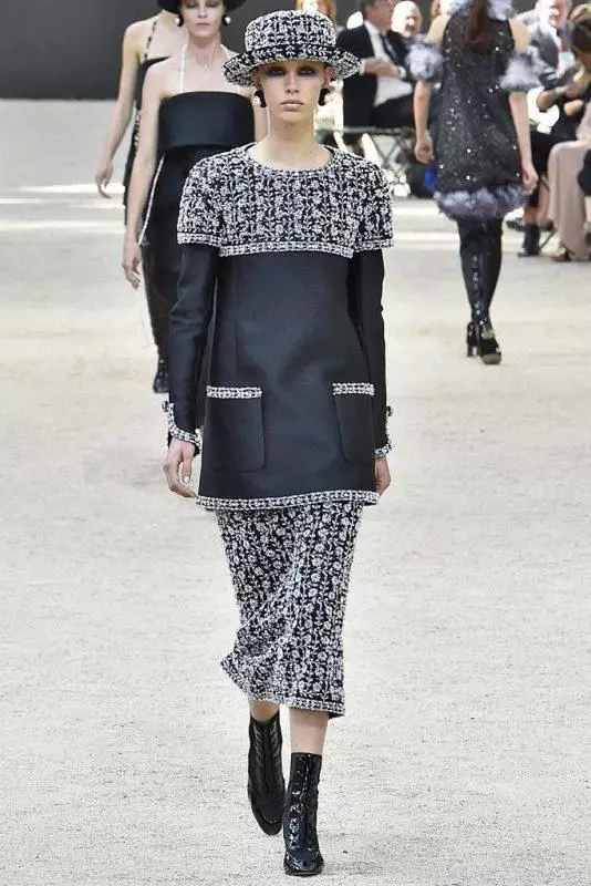 Kulemekeza kwa Karl Lagerfeld ku Paris ku Haute Couture 67997_47
