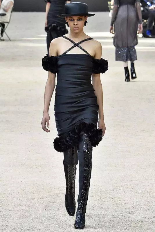 Kulemekeza kwa Karl Lagerfeld ku Paris ku Haute Couture 67997_50
