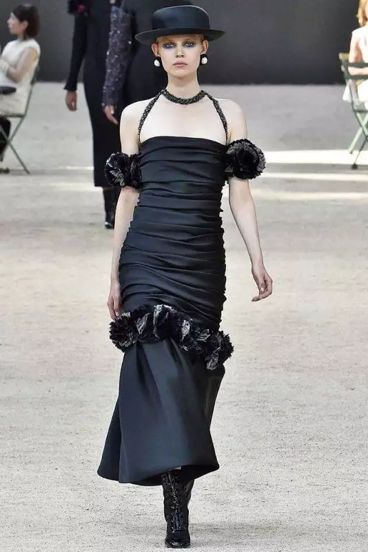 Hołd Karla Lagerfelda dla Paryża w Haute Couture 67997_51