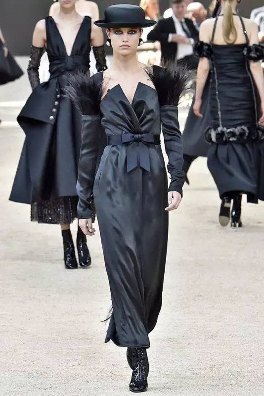 Kulemekeza kwa Karl Lagerfeld ku Paris ku Haute Couture 67997_52