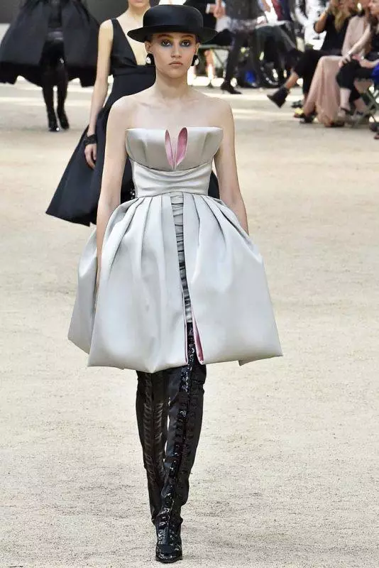 Hołd Karla Lagerfelda dla Paryża w Haute Couture 67997_54