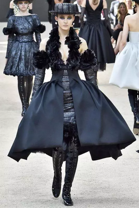 Hołd Karla Lagerfelda dla Paryża w Haute Couture 67997_56