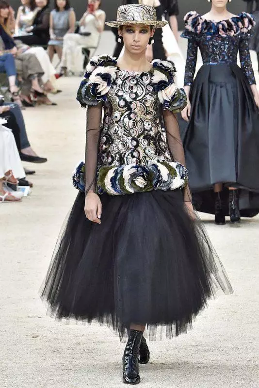 Hołd Karla Lagerfelda dla Paryża w Haute Couture 67997_61