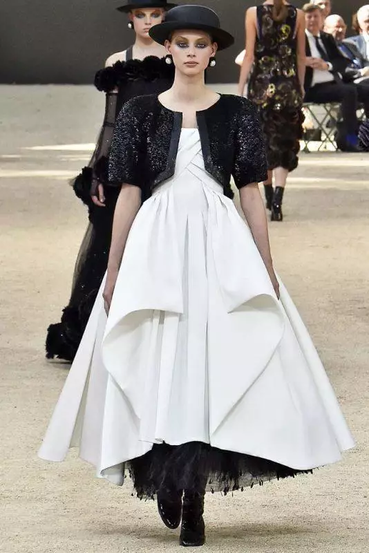 Hołd Karla Lagerfelda dla Paryża w Haute Couture 67997_63