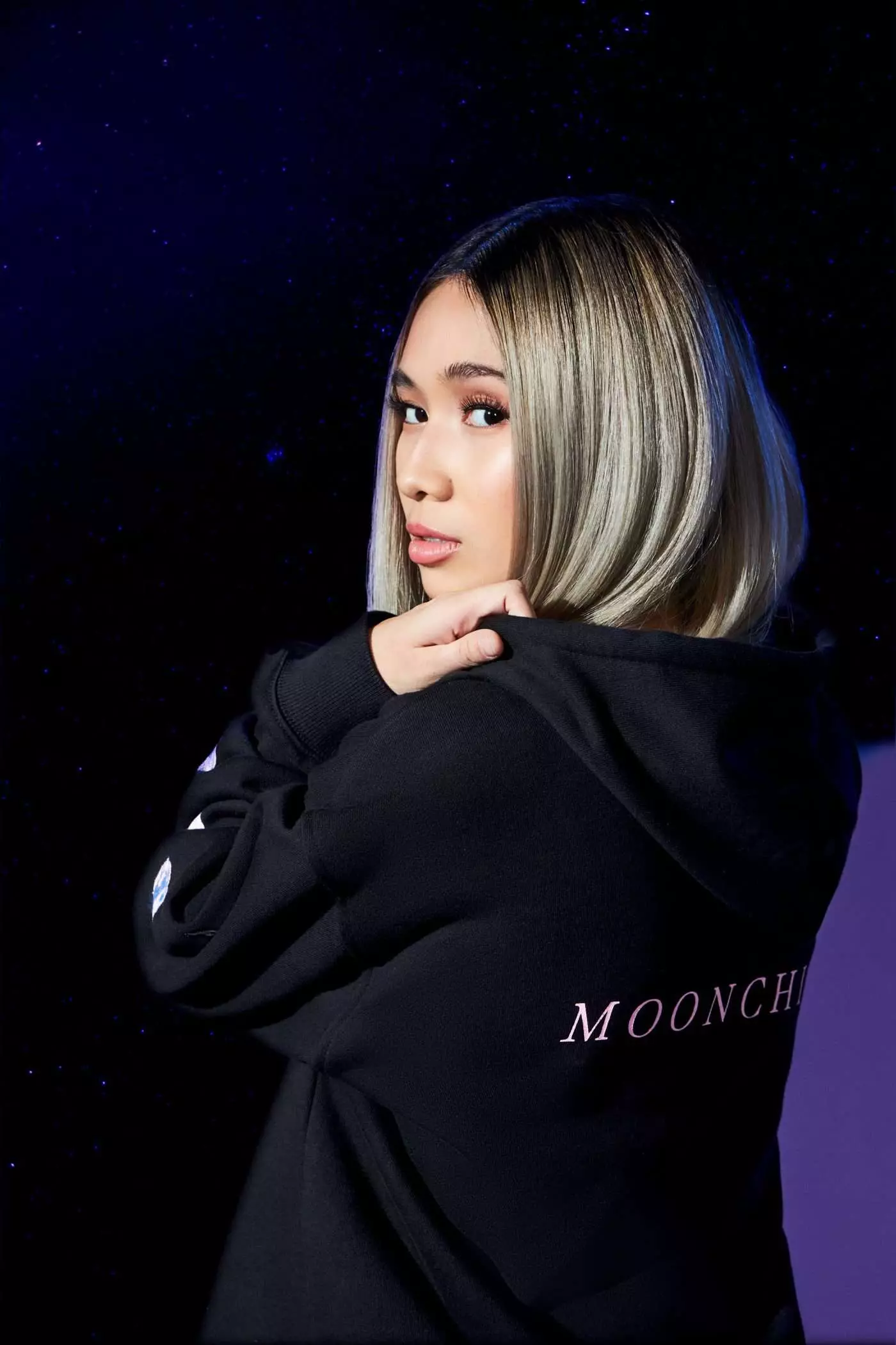 GUESS Kolaborasi Kanthi Penyanyi Muncul NIKI Kanggo Ngrayakake Album Anyar 'Moonchild' 6836_4