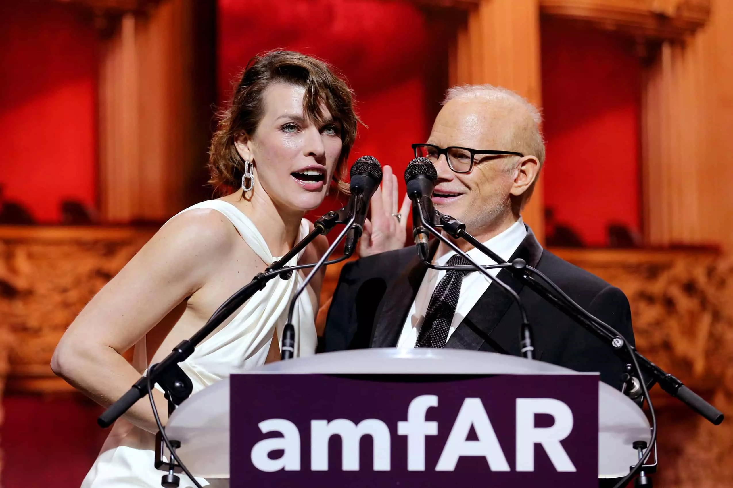 All the Best Moments (and Lewks) Mula sa $15 Million Cannes Gala ng amfAR 6871_23