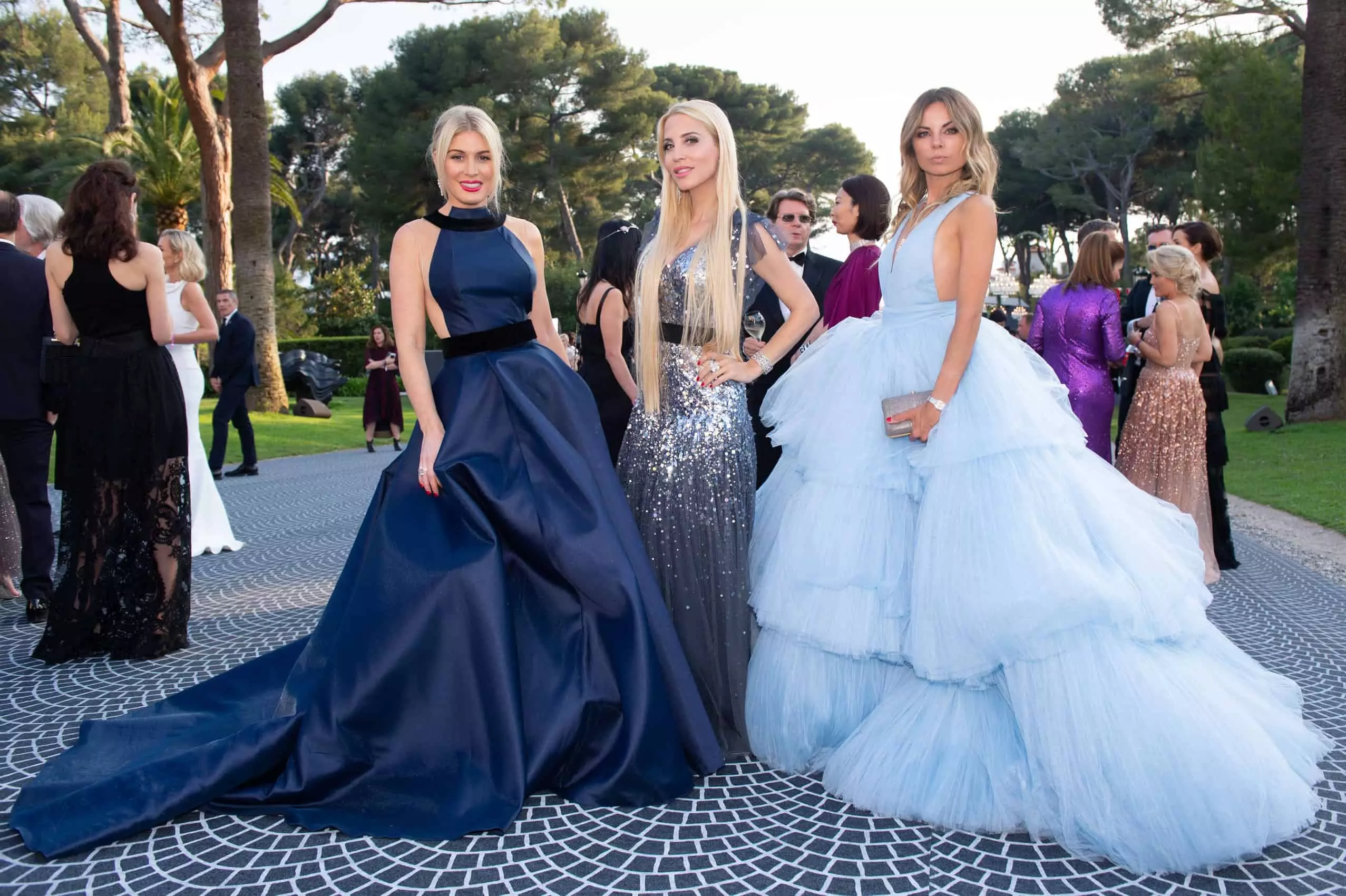 Alle bêste mominten (en Lewks) fan amfAR's $ 15 miljoen Cannes Gala 6871_44