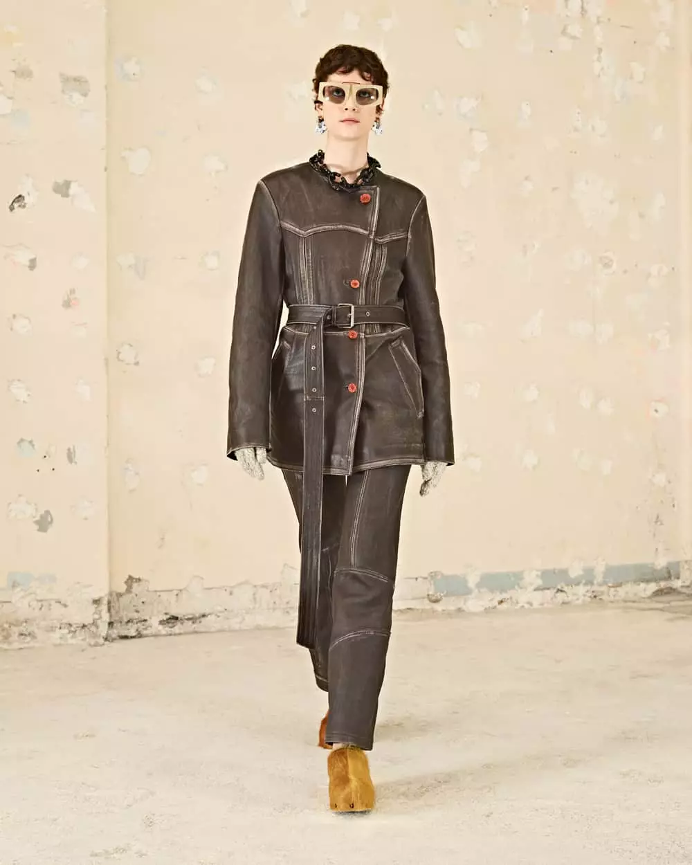 Acne Studios Menyajikan 'Duvet Dressing' Untuk Musim Gugur '21—Dan Kami Menyukainya! 6874_16