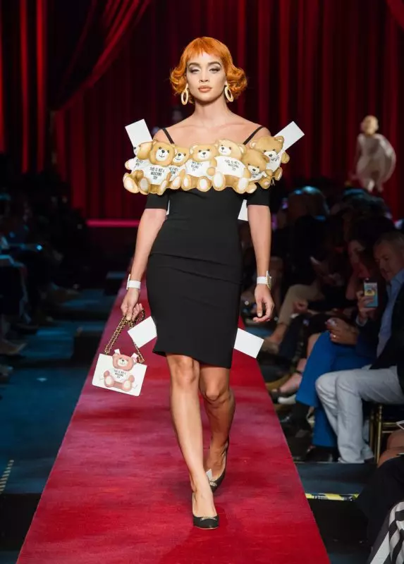 Jeremy Scott Reimagines Valley of the Dolls for Moschino Spring '17 68949_20