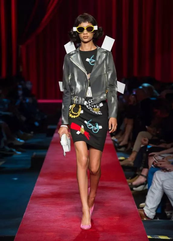 Jeremy Scottek panpinen harana berriro irudikatzen du Moschino Spring '17rako 68949_31