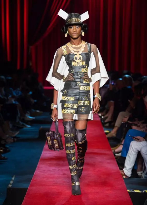 Jeremy Scott Moschino Bahar '17 üçün Kuklalar Vadisini yenidən təsəvvür edir 68949_42